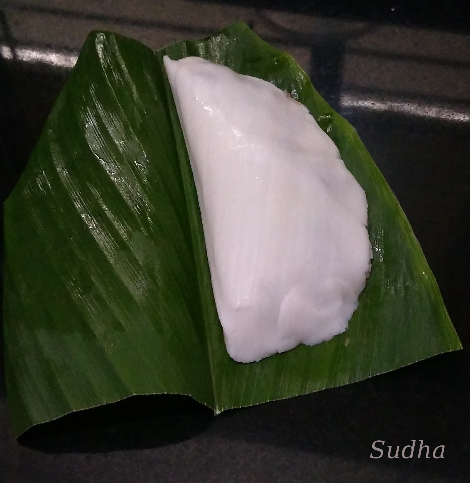 Patole (पातोळे) – Rice Dumplings Steamed in Turmeric leaves | My Family ...