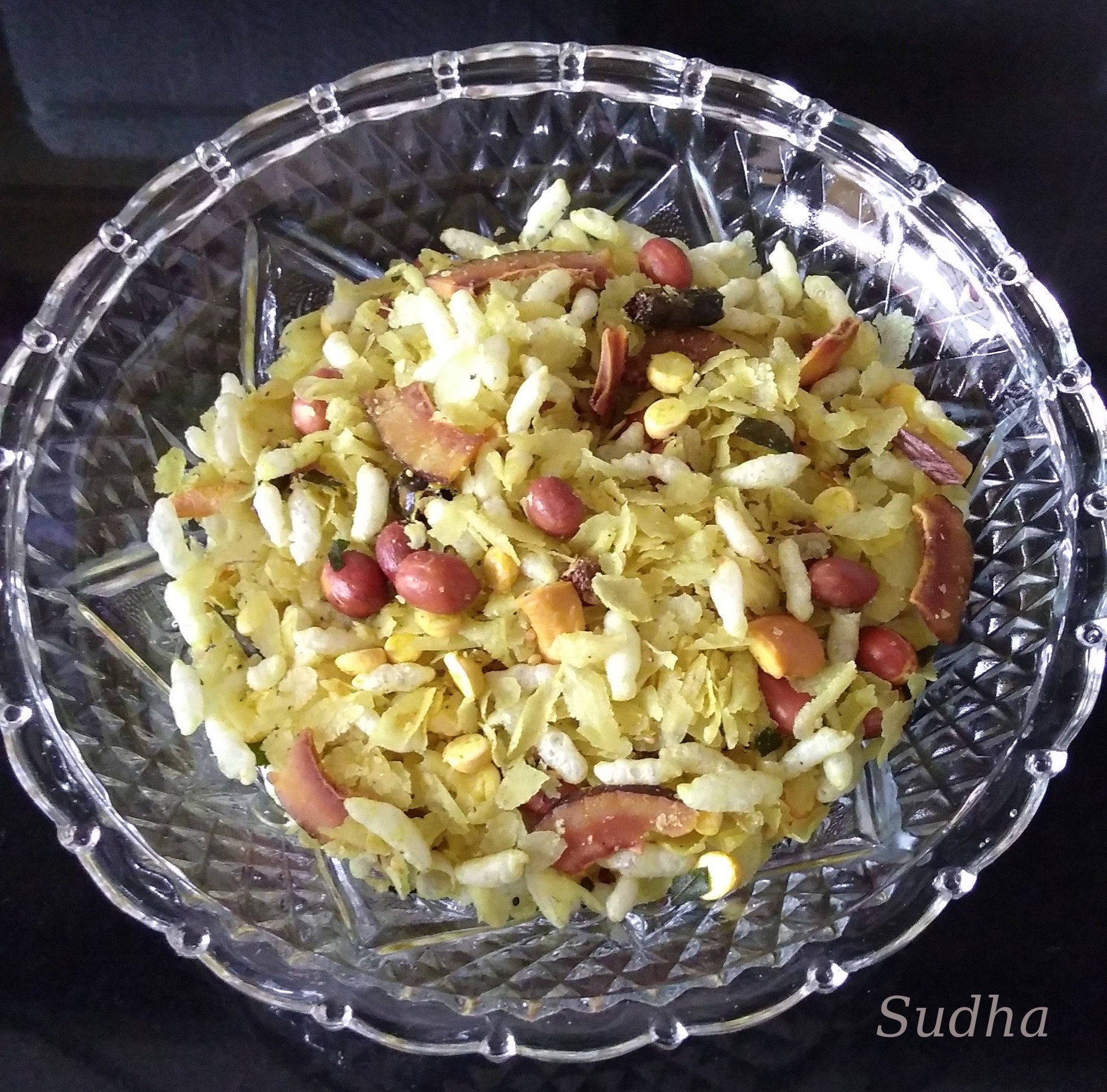 Roasted Poha Chivada - Chivda (पातळ पोह्यांचा चिवडा) | My Family Recipes