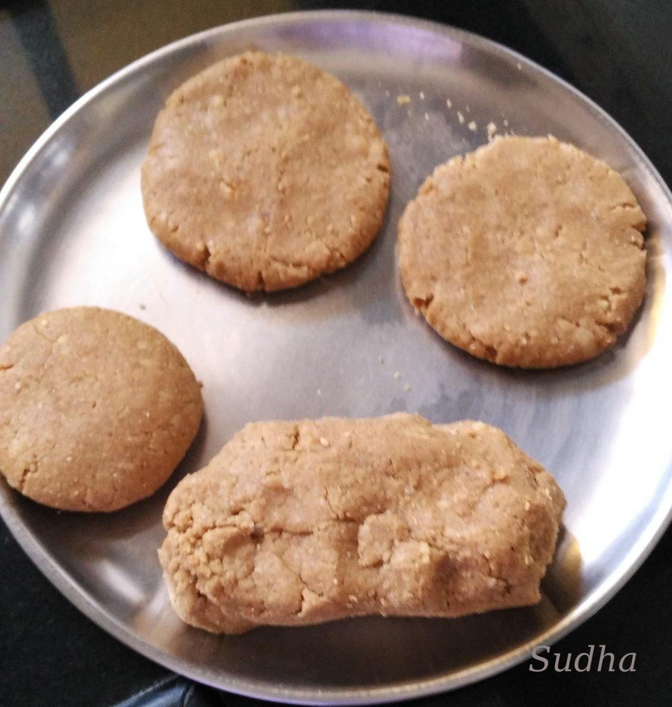 Gul Poli (गूळ पोळी) - Sweet Roti with Jaggery, Gram Flour and Sesame ...