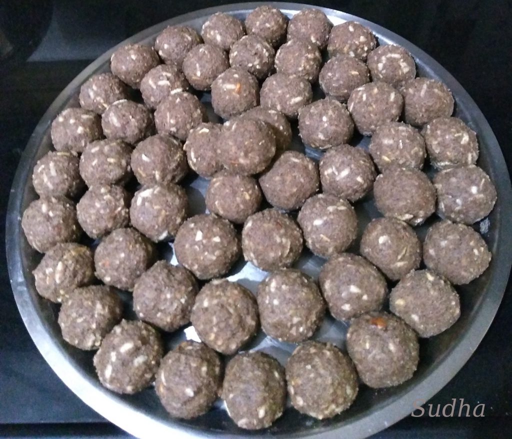 Crunchy Nachani Laadoo (Crunchy Finger Millet Laddu) | My Family Recipes