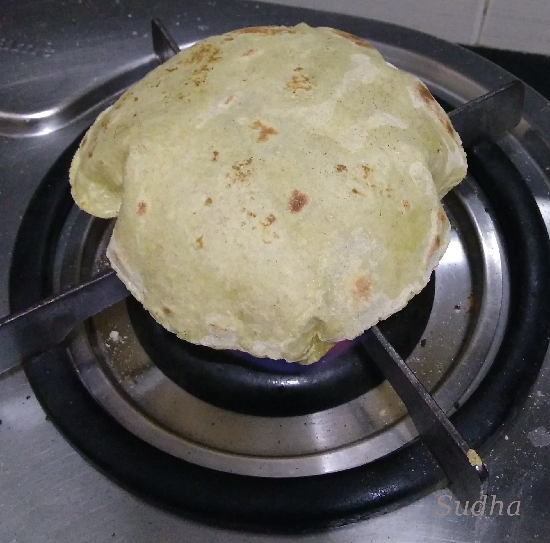 Ukadichi Masala Bhakari (उकडीची मसाला भाकरी)– Mix flour Indian Bread ...