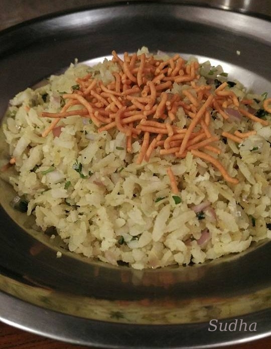 Dadpe Pohe (दडपे पोहे) - Quick and Tasty snack using Flattened Rice (No ...