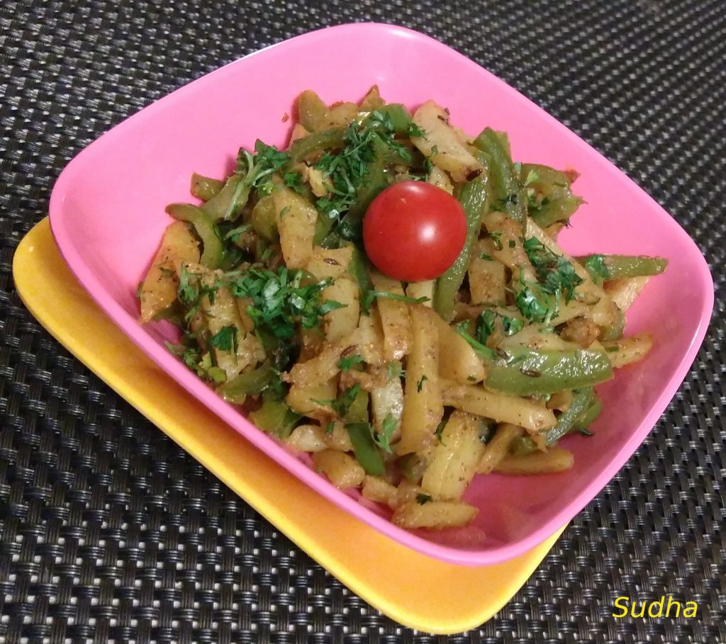 Simla Mirchi Batata Bhaaji (सिमला मिरची बटाटा भाजी) - Capsicum Potato ...