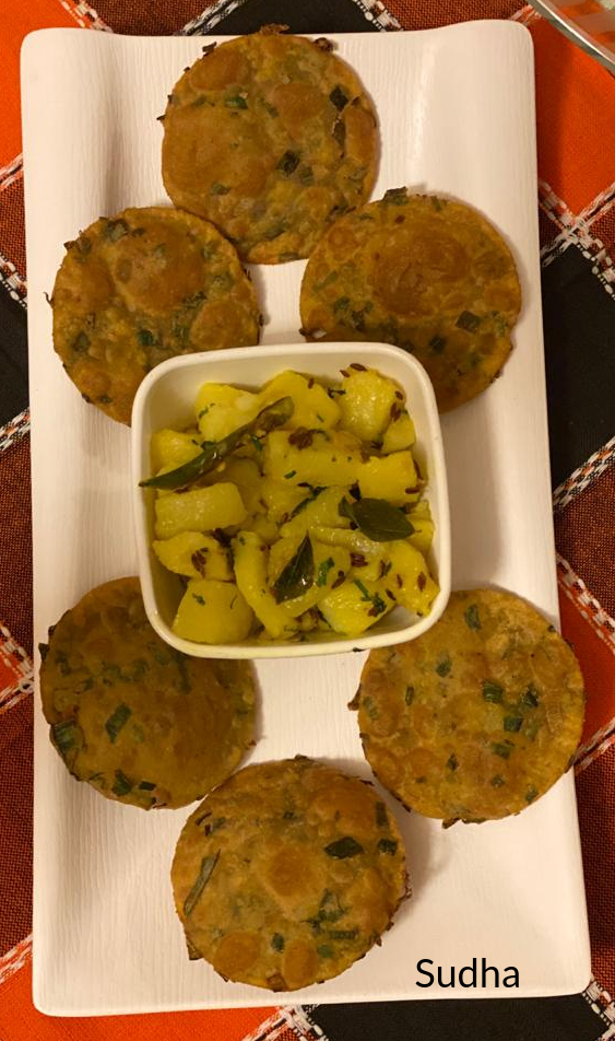 Patichya Kandyachi Puri ( पातीच्या कांद्याची पुरी) - Spring Onion Puri ...