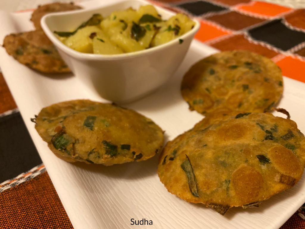 Patichya Kandyachi Puri ( पातीच्या कांद्याची पुरी) - Spring Onion Puri ...