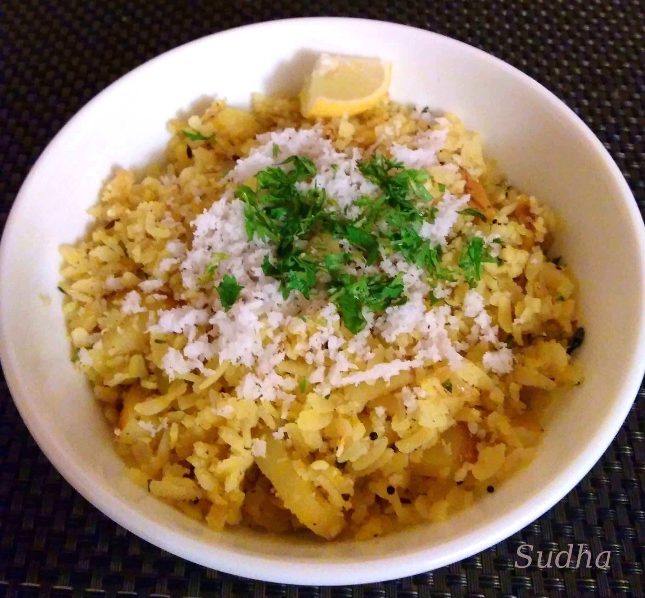 Kande Pohe / Kanda Poha (कांदे पोहे) - Onion Poha (Flattened Rice) | My ...